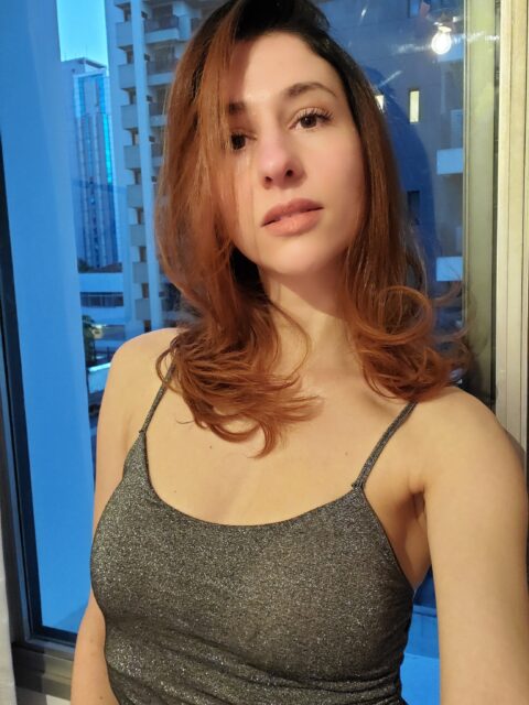 Yasmin Deva ⋆ Garota Com Local